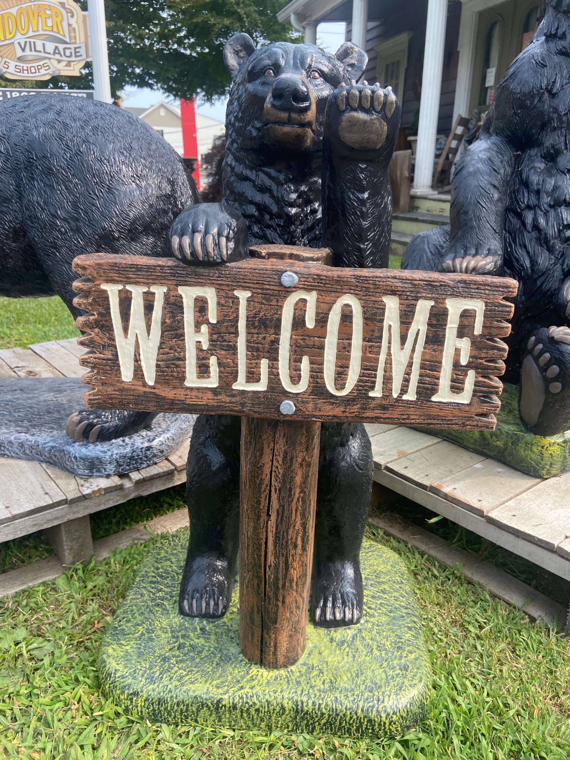 Bear w/ Welcome Sign – Ziegler's Statuary
