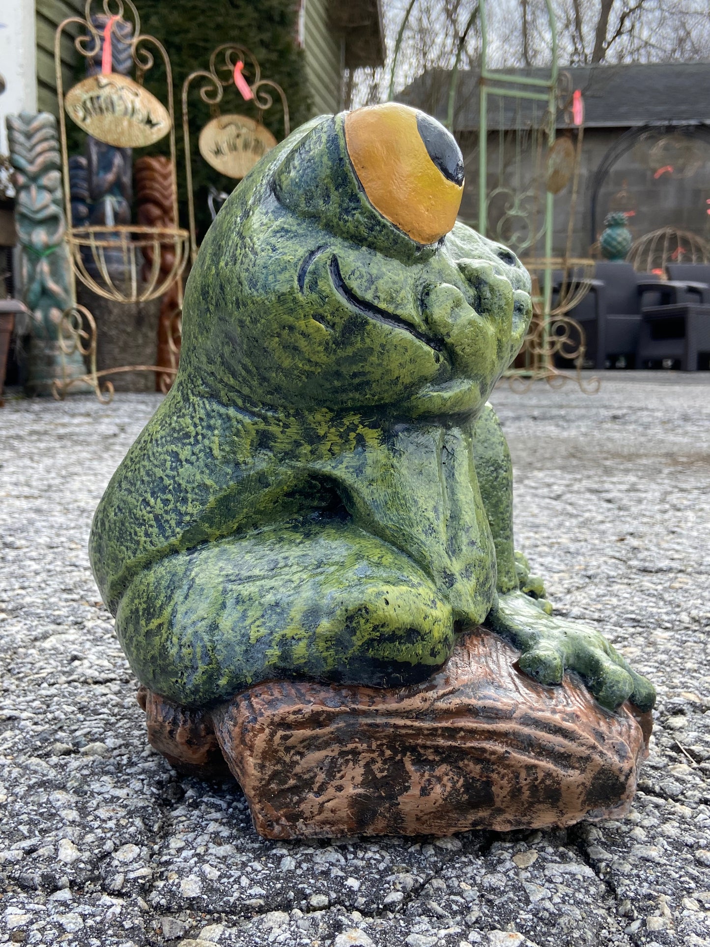 Big Eyed Frog Statue – Ziegler's Statuary